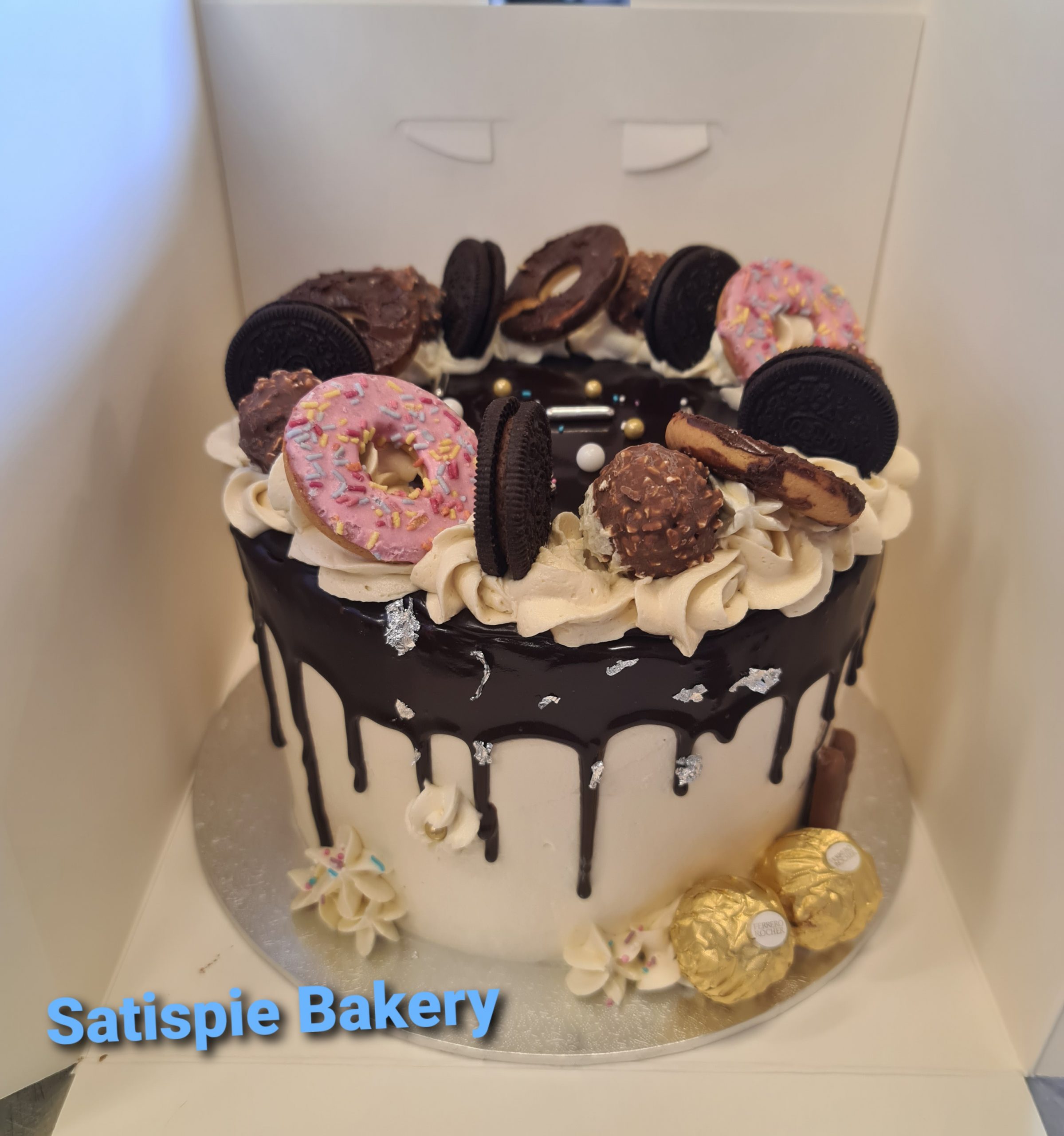 Chocolate Tall Cake - SATISPIE BAKERY